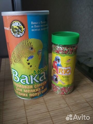 Отдам корм и витамины для волнистого попугая